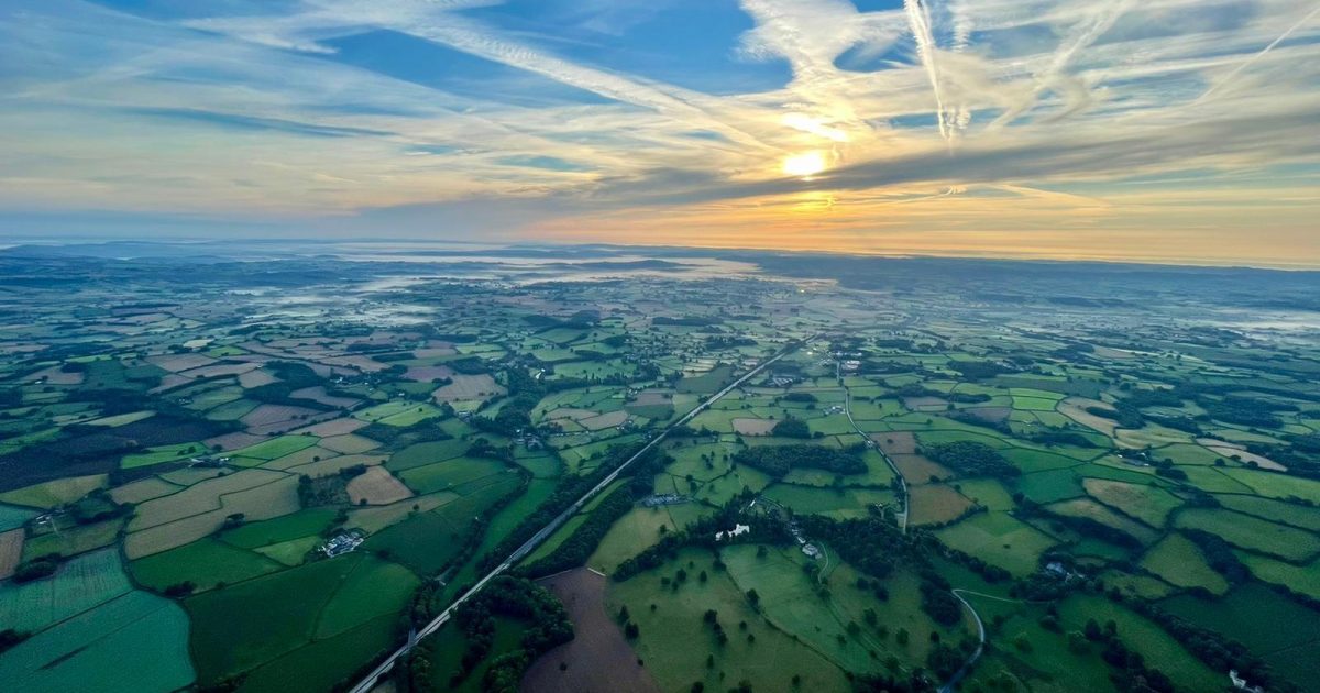 Spotlight on Wales Hot Air Balloon Rides | Virgin Balloon Flights